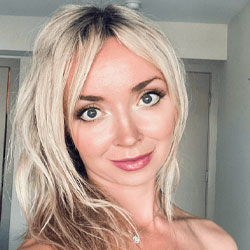 Our Wing Girls - Marni's Wing Girl Method