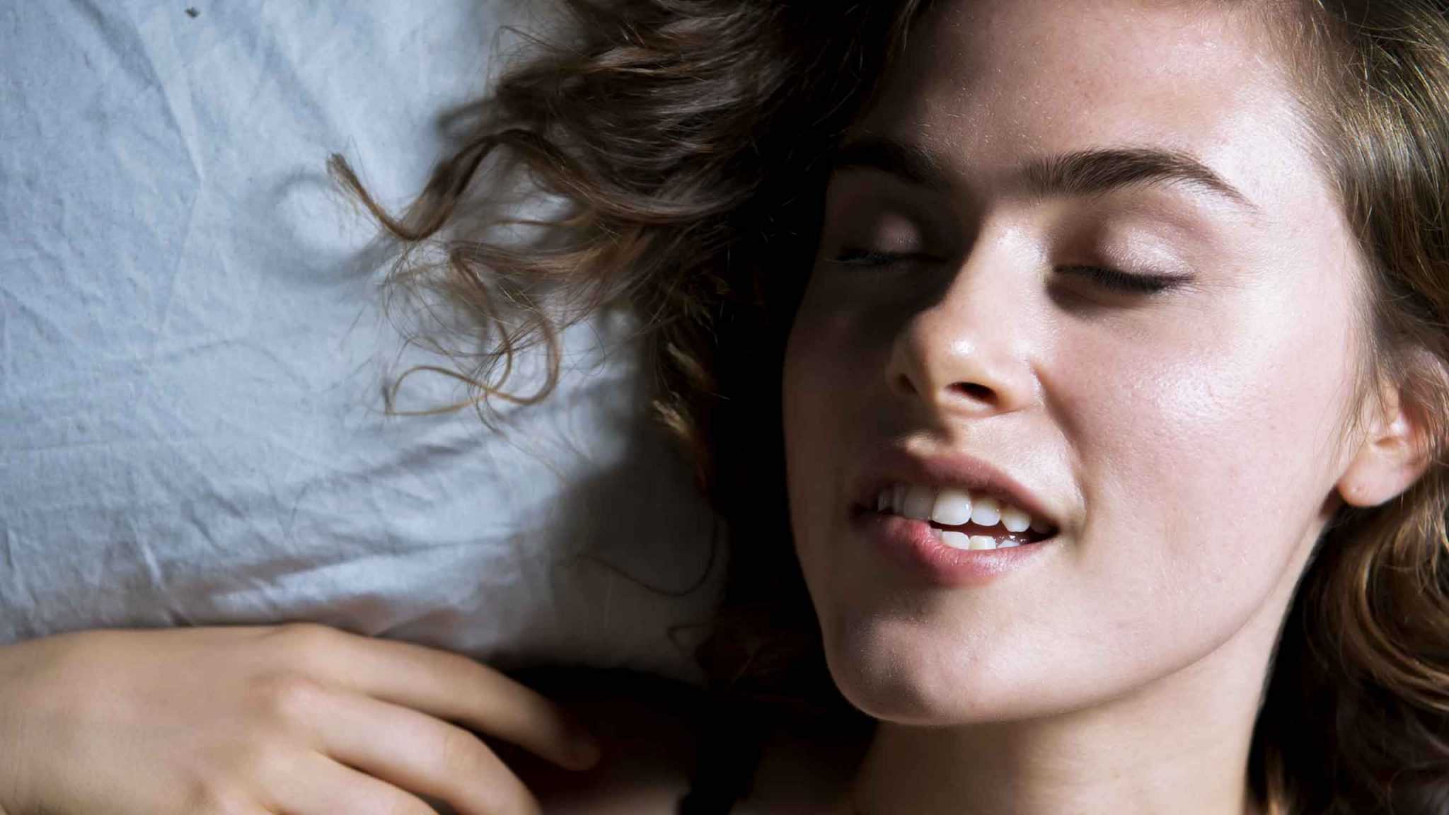 How To Turn Her On 10 Secret Ways To Get Her In The Mood how-to-turn-her-on-10-secret-ways-to-get-her-in-the-mood