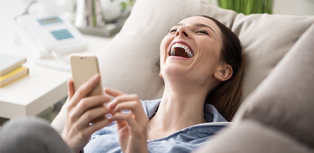 Texting Women This Message Gets Replies From 99.9% Of Women